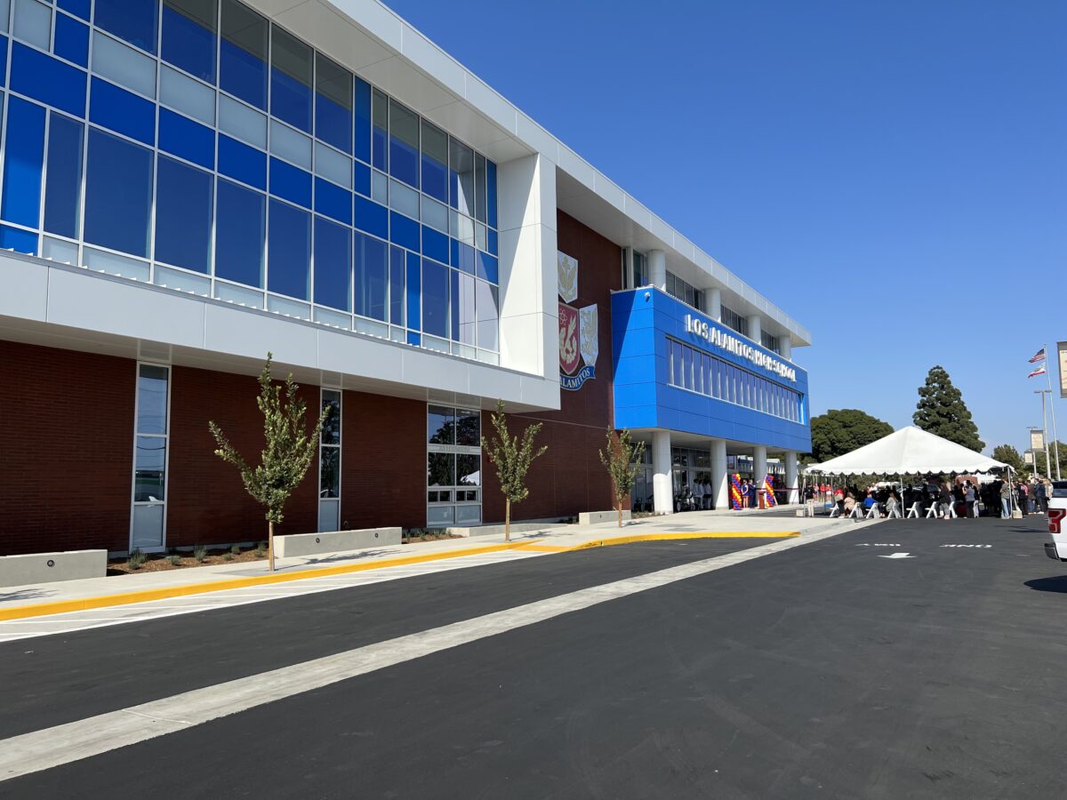 VIDEO: Los Alamitos Unified School District unveils new three-story ...